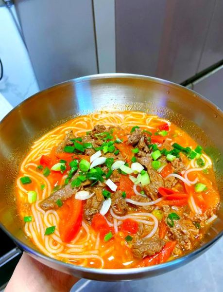 番茄肥牛米线怎么做_番茄肥牛米线热量高吗-第1张图片-山城妙识