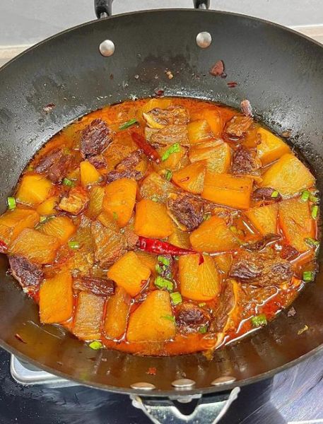 萝卜炖牛肉怎么做才软烂入味_萝卜炖牛肉焯水还是不焯水-第3张图片-山城妙识