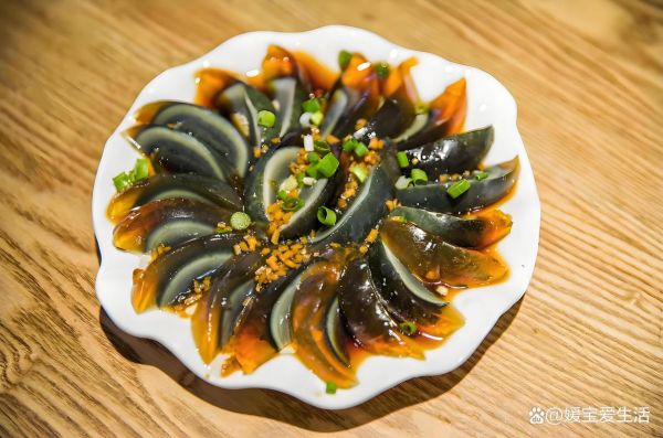 松花蛋凉拌放什么_松花蛋凉拌怎么调好吃-第3张图片-山城妙识