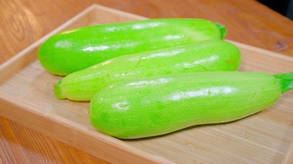 炒西葫芦要不要削皮去瓤_西葫芦皮瓤怎么处理-第3张图片-山城妙识 炒西葫芦要不要削皮去瓤_西葫芦皮瓤怎么处理-第3张图片-山城妙识