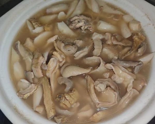 墨鱼汤怎么炖好喝_墨鱼汤的家常做法-第2张图片-山城妙识