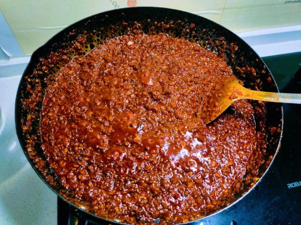 家庭自制酱腌辣椒怎么做_酱腌辣椒能保存多久-第2张图片-山城妙识 家庭自制酱腌辣椒怎么做_酱腌辣椒能保存多久-第2张图片-山城妙识