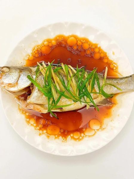 清蒸鲈鱼怎么做才鲜嫩_正宗清蒸鲈鱼做法大全-第1张图片-山城妙识 清蒸鲈鱼怎么做才鲜嫩_正宗清蒸鲈鱼做法大全-第1张图片-山城妙识