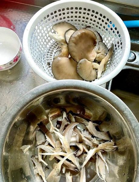 椒盐蘑菇怎么做_家常椒盐蘑菇的做法大全-第2张图片-山城妙识 椒盐蘑菇怎么做_家常椒盐蘑菇的做法大全-第2张图片-山城妙识