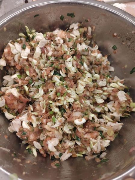 干槐花包子馅要不要炒_槐花包子馅炒不炒-第2张图片-山城妙识