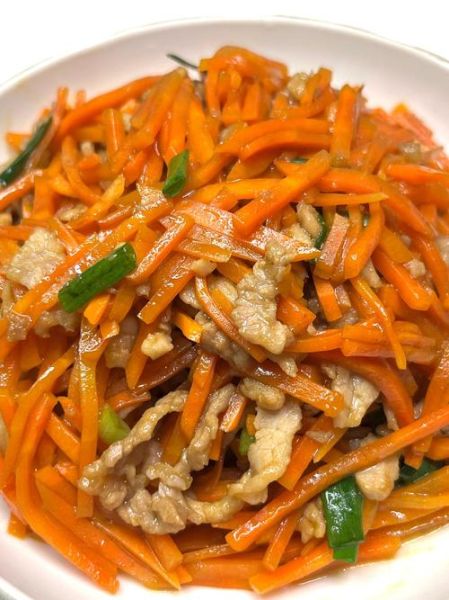 胡萝卜丝炒肉怎么做_胡萝卜丝炒肉先炒肉还是先炒胡萝卜-第1张图片-山城妙识