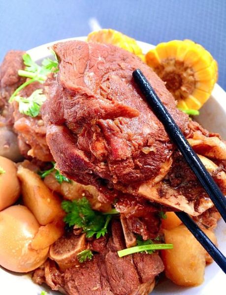 猪大骨头怎么炖才香_猪大骨头汤配料有哪些-第1张图片-山城妙识 猪大骨头怎么炖才香_猪大骨头汤配料有哪些-第1张图片-山城妙识