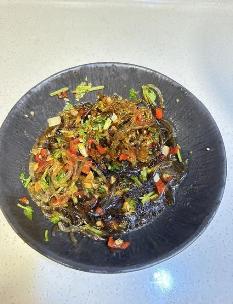 海蜇丝是什么做的_海蜇丝和粉丝的区别-第1张图片-山城妙识