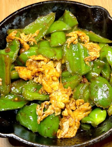 辣椒炒鸡蛋先炒什么_鸡蛋要不要先滑油-第1张图片-山城妙识