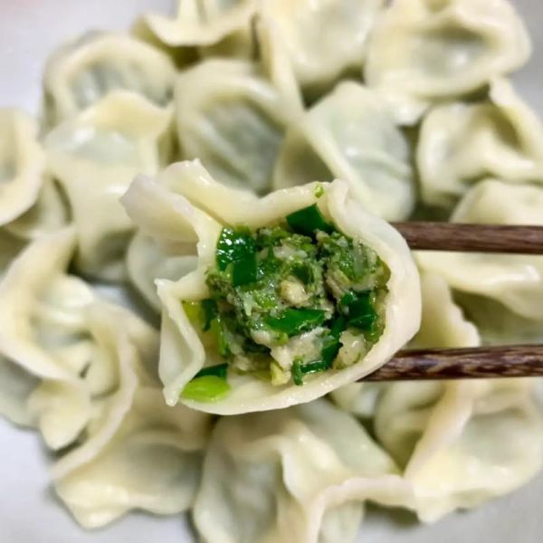 荠荠菜饺子怎么调馅才鲜嫩_荠荠菜饺子焯水还是不焯水-第1张图片-山城妙识 荠荠菜饺子怎么调馅才鲜嫩_荠荠菜饺子焯水还是不焯水-第1张图片-山城妙识
