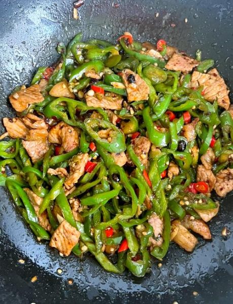 尖椒炒肉怎么做才嫩_尖椒炒肉家常做法步骤-第1张图片-山城妙识 尖椒炒肉怎么做才嫩_尖椒炒肉家常做法步骤-第1张图片-山城妙识