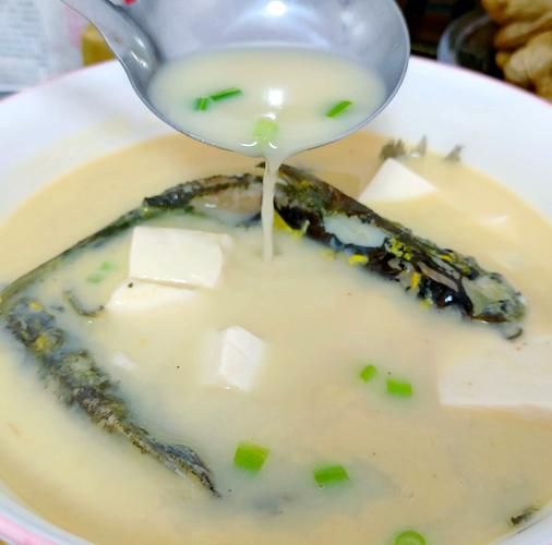 酸辣开胃小鱼汤怎么做_酸辣小鱼汤用什么鱼最好-第1张图片-山城妙识