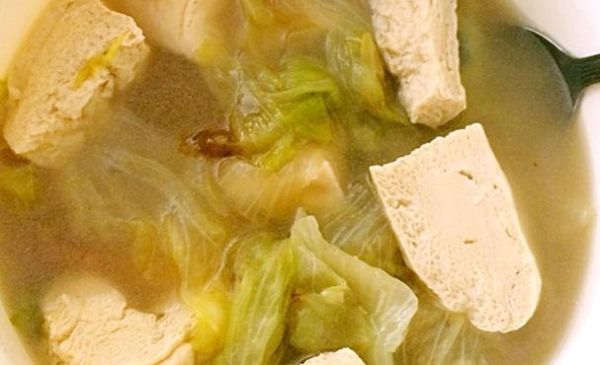 小白菜炖冻豆腐怎么做_冻豆腐需要焯水吗-第1张图片-山城妙识