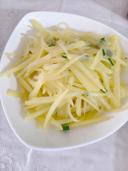 炒土豆丝怎么炒才好吃_土豆丝不软塌的秘诀-第2张图片-山城妙识