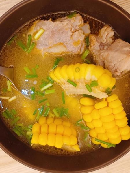 炖排骨放玉米的好处_排骨玉米汤营养价值-第2张图片-山城妙识