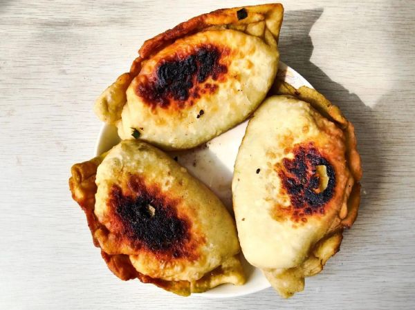 烙韭菜盒子怎么和面好吃_韭菜盒子皮怎么做才软-第1张图片-山城妙识