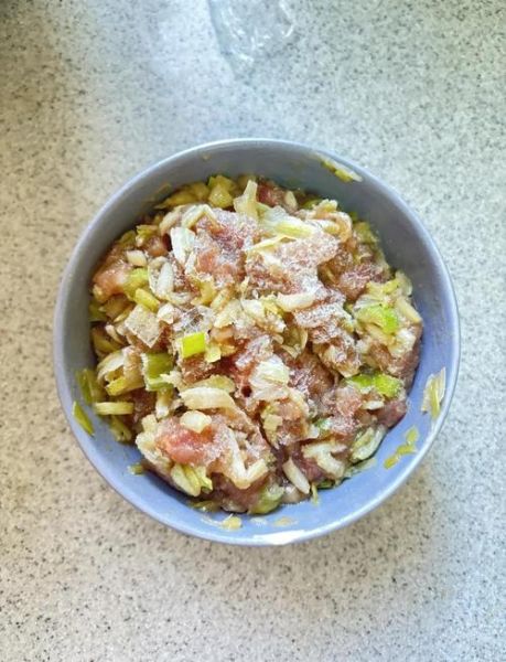 韭黄饺子馅怎么做_韭黄饺子馅调馅技巧-第1张图片-山城妙识 韭黄饺子馅怎么做_韭黄饺子馅调馅技巧-第1张图片-山城妙识