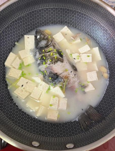 鲫鱼豆腐汤对女性的好处_经期能喝吗-第3张图片-山城妙识 鲫鱼豆腐汤对女性的好处_经期能喝吗-第3张图片-山城妙识