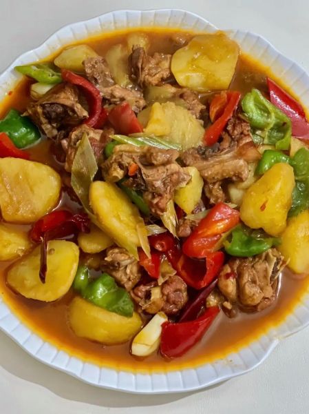 新疆大盘鸡怎么做_正宗大盘鸡用什么鸡-第1张图片-山城妙识