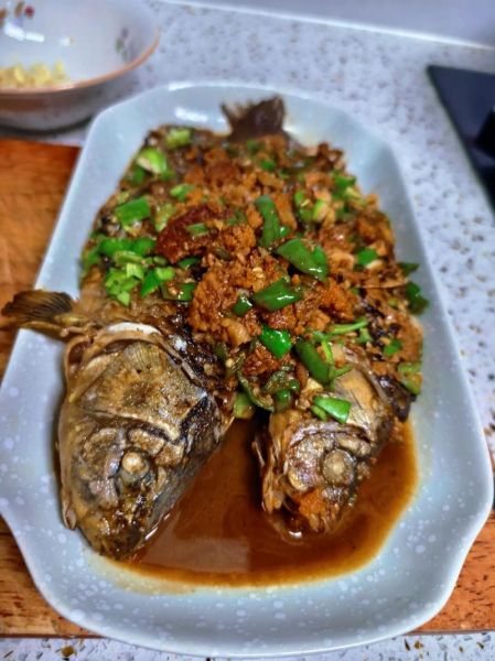 二三两的鲫鱼怎么做好吃_鲫鱼家常做法-第3张图片-山城妙识