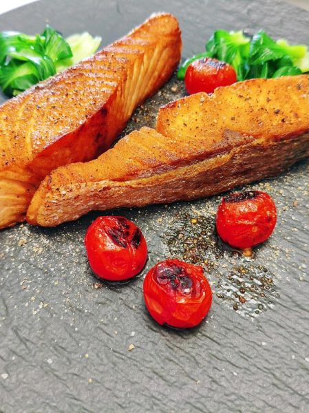 三文鱼煎着吃怎么做_三文鱼煎多久才熟-第3张图片-山城妙识