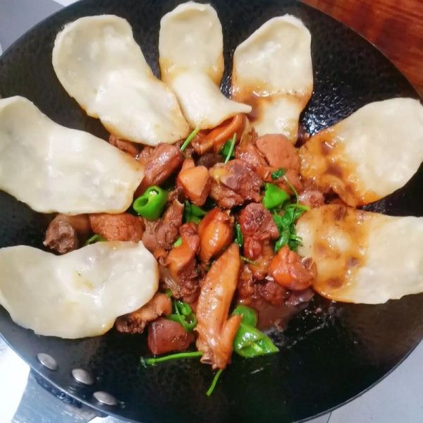 地锅鸡贴饼怎么做_地锅鸡贴饼用什么面粉-第2张图片-山城妙识 地锅鸡贴饼怎么做_地锅鸡贴饼用什么面粉-第2张图片-山城妙识