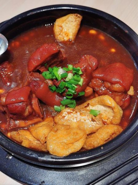 砂锅肘子怎么做_砂锅肘子需要焯水吗-第1张图片-山城妙识 砂锅肘子怎么做_砂锅肘子需要焯水吗-第1张图片-山城妙识