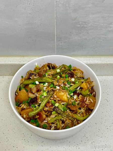 腊肉土豆焖饭怎么做_腊肉土豆焖饭用什么米-第1张图片-山城妙识 腊肉土豆焖饭怎么做_腊肉土豆焖饭用什么米-第1张图片-山城妙识