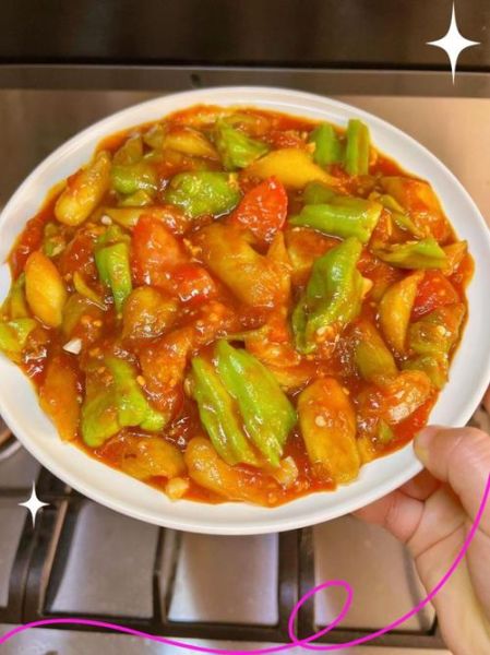 茄子炖西红柿怎么做_茄子炖西红柿的家常做法-第1张图片-山城妙识