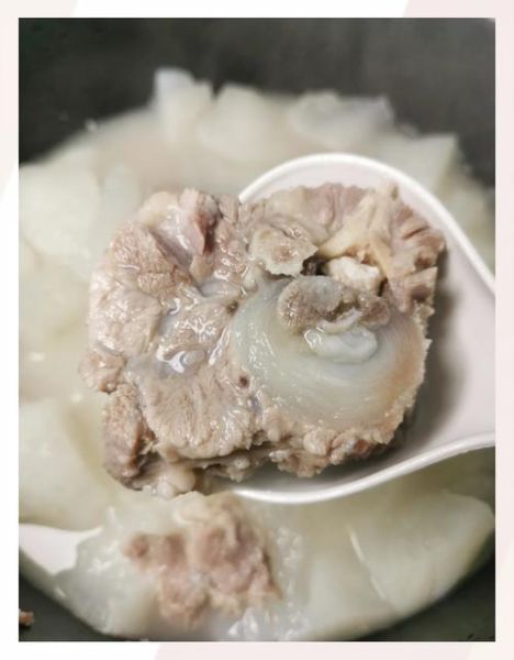 大骨头汤怎么熬才白_大骨头汤最正宗的做法-第1张图片-山城妙识