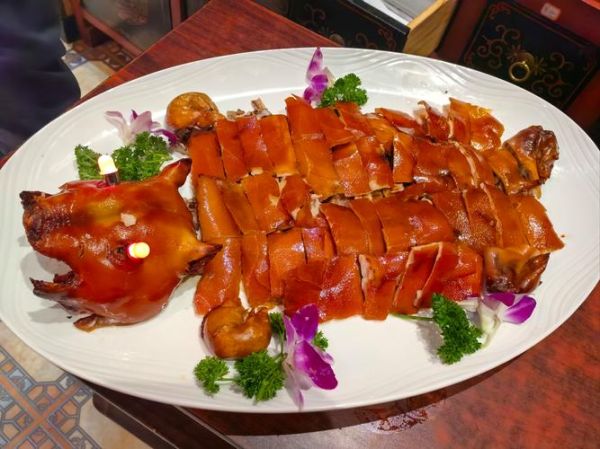 烤乳猪是哪个菜系的代表菜_广东菜经典名菜-第3张图片-山城妙识