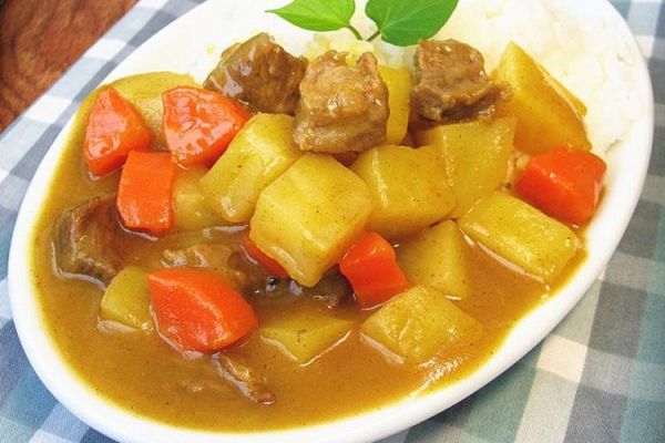 牛肉咖喱土豆饭怎么做_咖喱块什么时候放-第3张图片-山城妙识