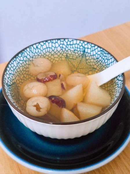 煮梨水用哪种梨最好_雪梨和鸭梨哪个更适合-第1张图片-山城妙识