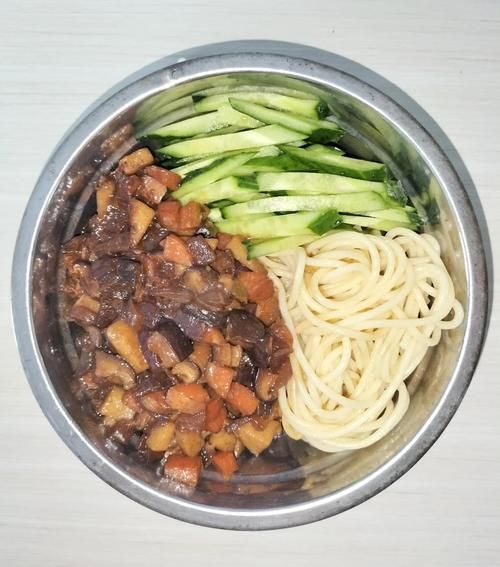 鸡蛋炸酱面黄豆酱怎么做_鸡蛋炸酱面黄豆酱比例是多少-第3张图片-山城妙识