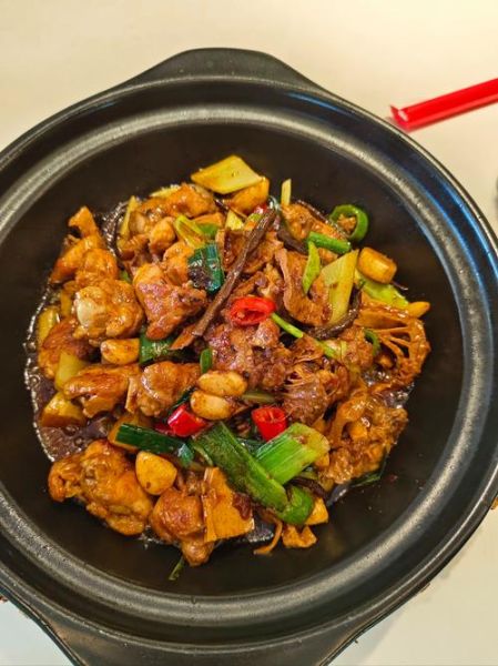 在家炖鸡用什么锅最好_炖鸡需要焯水吗-第2张图片-山城妙识