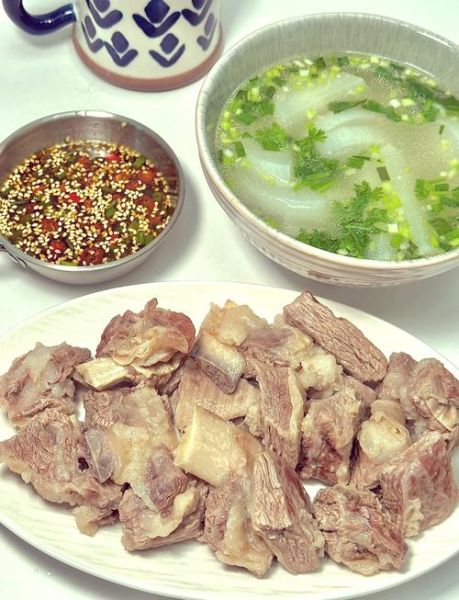 牛骨头汤怎么炖才白_家常牛骨头汤的做法大全-第1张图片-山城妙识 牛骨头汤怎么炖才白_家常牛骨头汤的做法大全-第1张图片-山城妙识