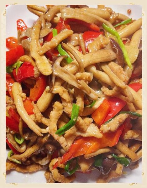 新鲜茶树菇炒肉怎么做_茶树菇炒肉用焯水吗-第1张图片-山城妙识