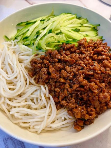 炸酱面怎么做好吃_炸酱面图片大全-第2张图片-山城妙识