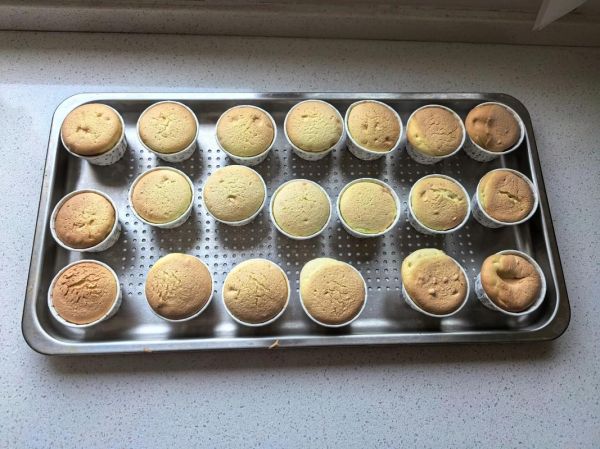 烤箱烤纸杯蛋糕温度和时间_纸杯蛋糕开裂怎么办-第3张图片-山城妙识