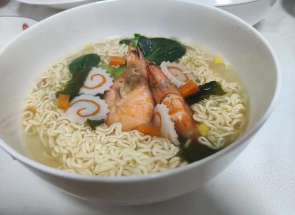 鲜虾鱼板面怎么做_鲜虾鱼板面热量高吗-第3张图片-山城妙识