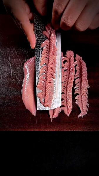 猪腰子怎么切腰花_腰花刀法图解-第2张图片-山城妙识 猪腰子怎么切腰花_腰花刀法图解-第2张图片-山城妙识