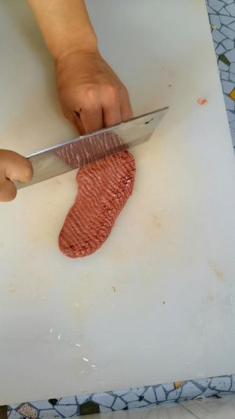 猪腰子怎么切腰花_腰花刀法图解-第3张图片-山城妙识 猪腰子怎么切腰花_腰花刀法图解-第3张图片-山城妙识