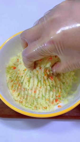 土豆丝饼怎么炸才酥脆_土豆丝饼酥脆的秘诀-第1张图片-山城妙识