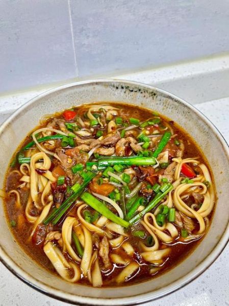 肉丝面怎么做好吃_饭店肉丝面做法视频-第1张图片-山城妙识