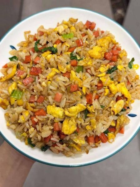 简单好吃的炒饭怎么做_隔夜饭炒出粒粒分明-第1张图片-山城妙识 简单好吃的炒饭怎么做_隔夜饭炒出粒粒分明-第1张图片-山城妙识
