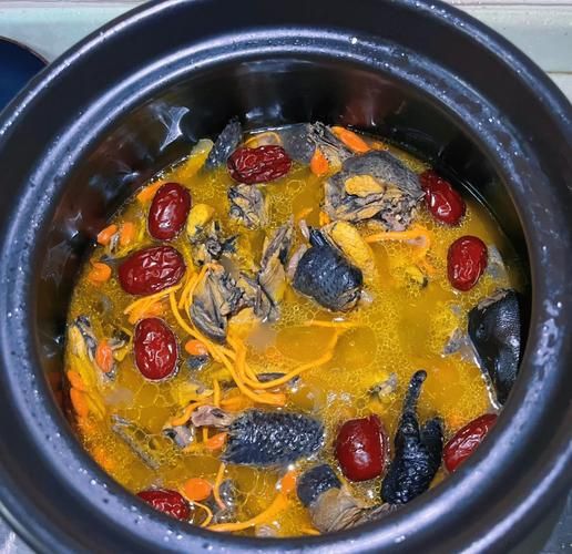 砂锅清炖鸡怎么做_砂锅清炖鸡需要焯水吗-第1张图片-山城妙识