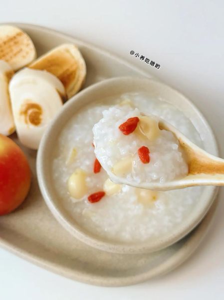 莲子百合粥的功效与作用_莲子百合粥适合什么人喝-第3张图片-山城妙识