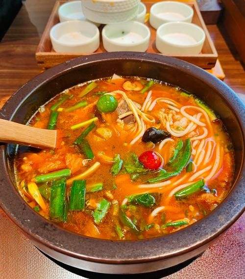 云南过桥米线的来历是什么_过桥米线为什么叫过桥-第2张图片-山城妙识