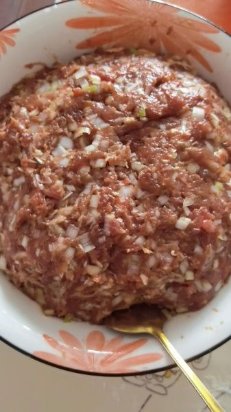牛肉大葱饺子馅怎么调_牛肉饺子馅要不要打水-第2张图片-山城妙识