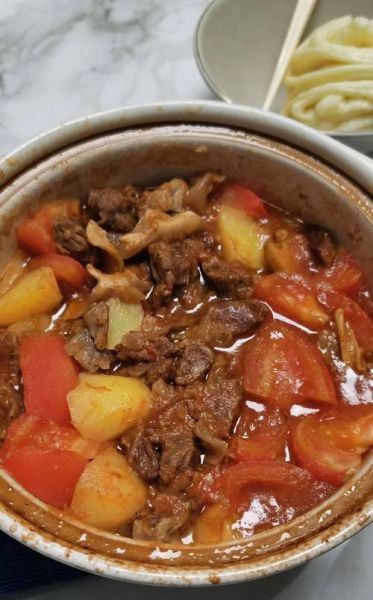 砂锅牛腩西红柿怎么做_西红柿牛腩砂锅要炖多久-第1张图片-山城妙识